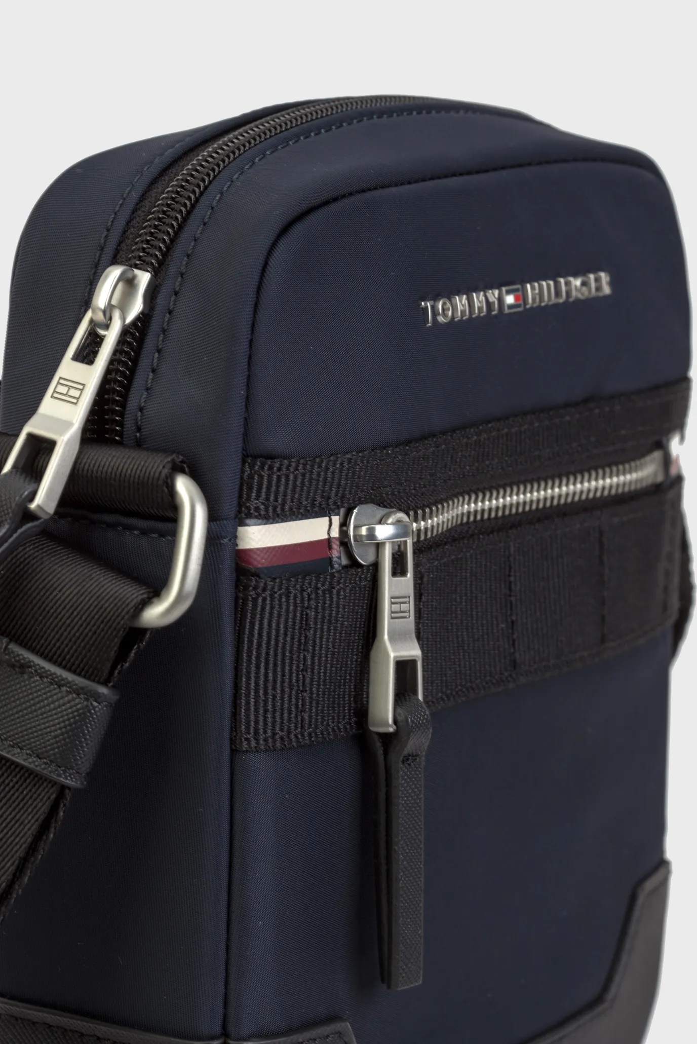 Сумка TH ELEVATED NYLON MINI REPORTER Tommy Hilfiger AM0AM11575 — FR Group