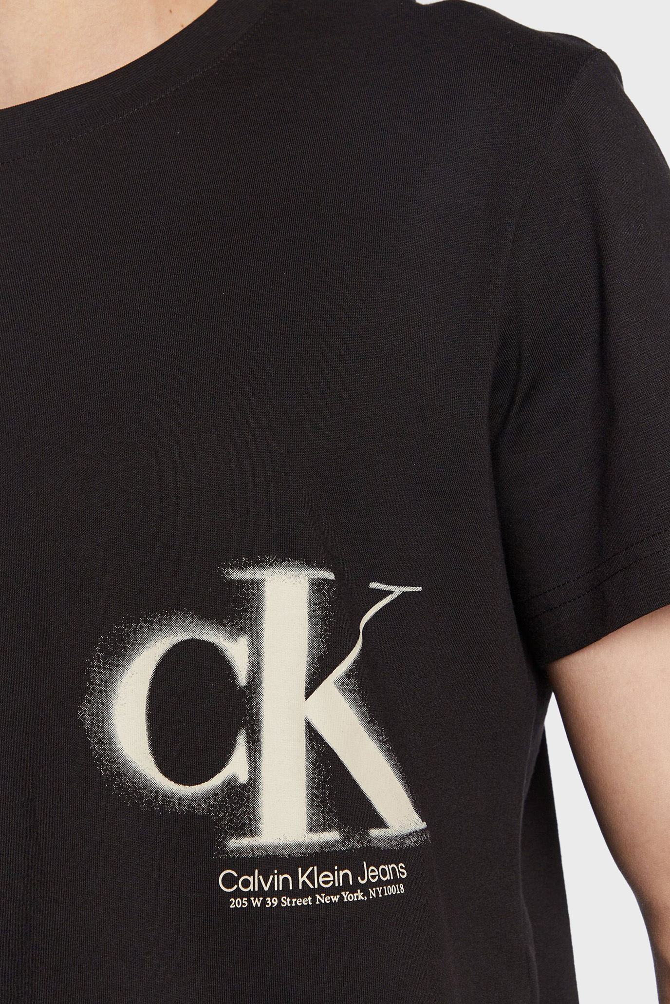 Футболка CK SPRAY TEE Calvin Klein Jeans J30J322875 — FR Group