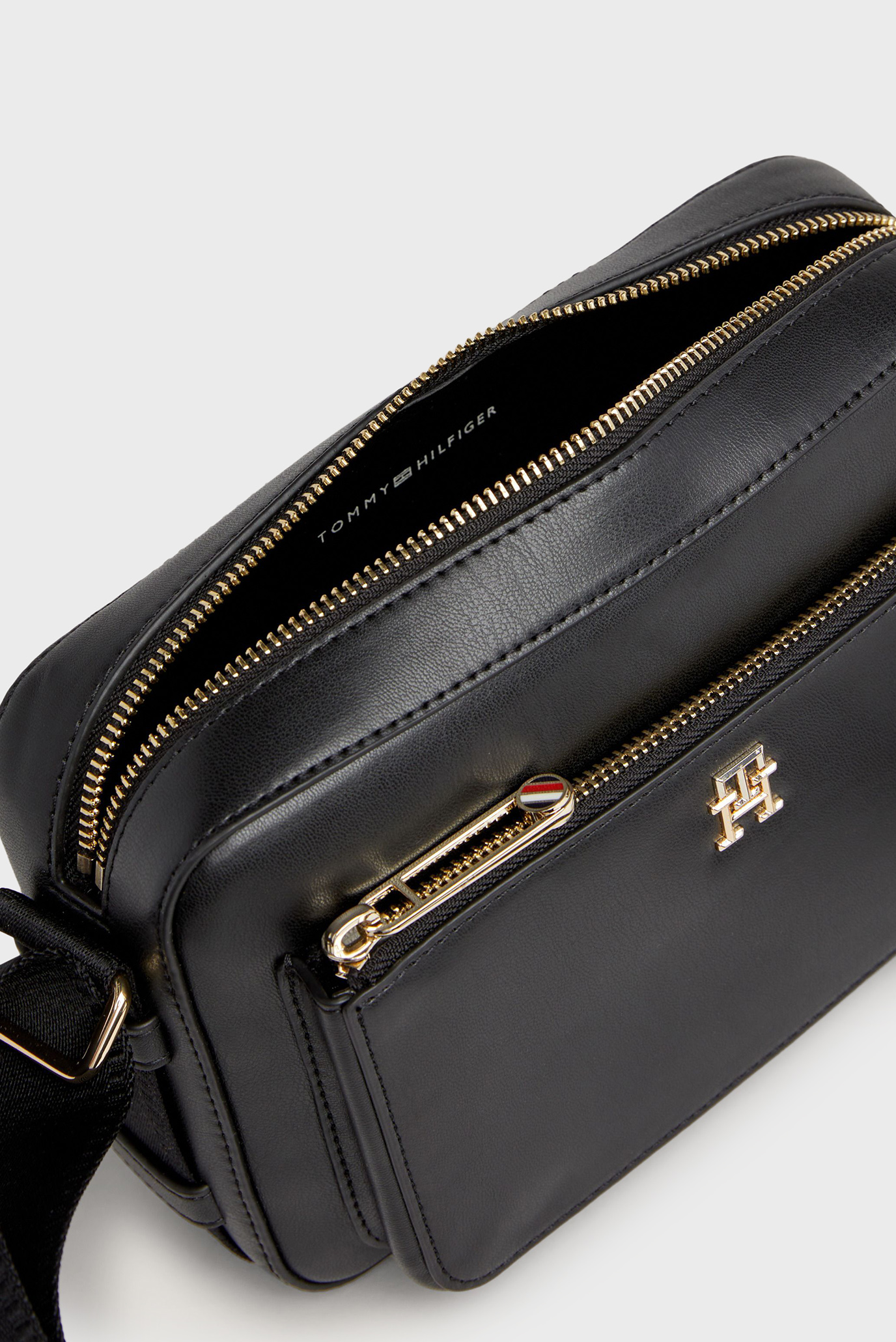 Сумка ICONIC TOMMY CAMERA BAG Tommy Hilfiger AW0AW15991 — FR Group